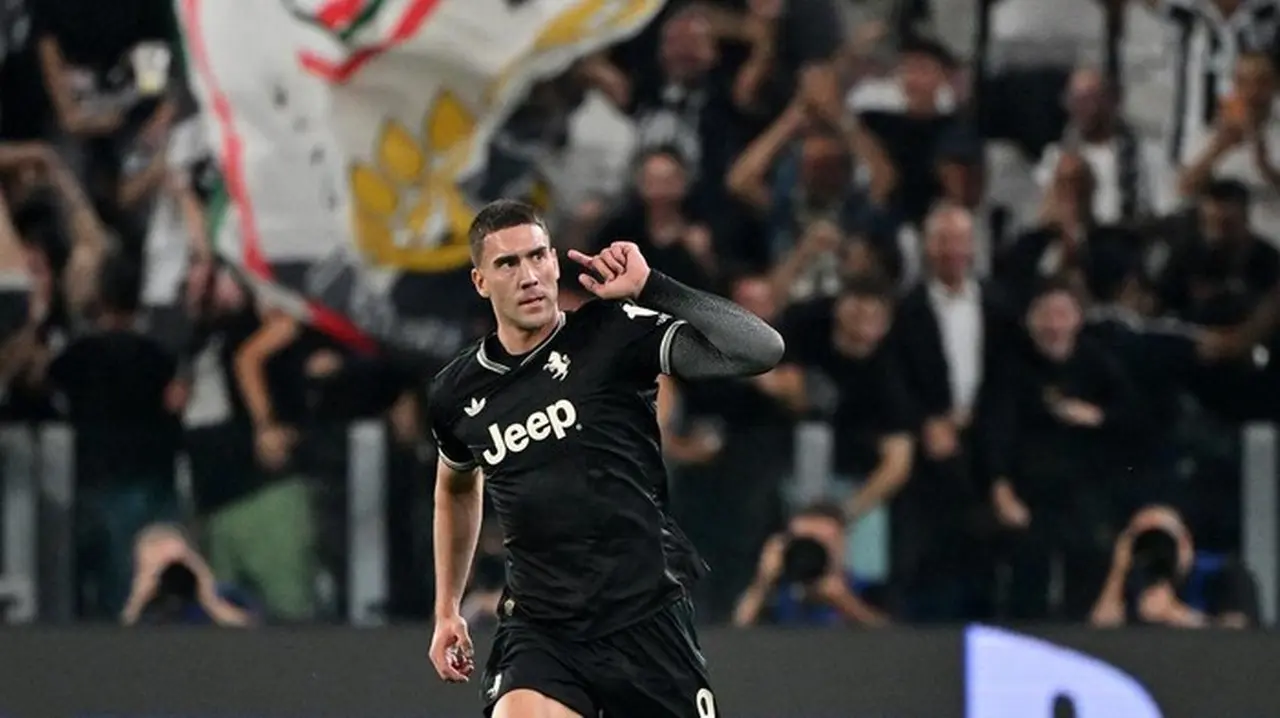 Barcelona Bidik Dusan Vlahovic sebagai Suksesor Robert Lewandowski Pada ...