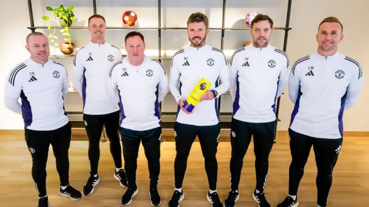 Manchester United Tidak Ubah Staf Pelatih, Steve Holland Hingga Jonny ...